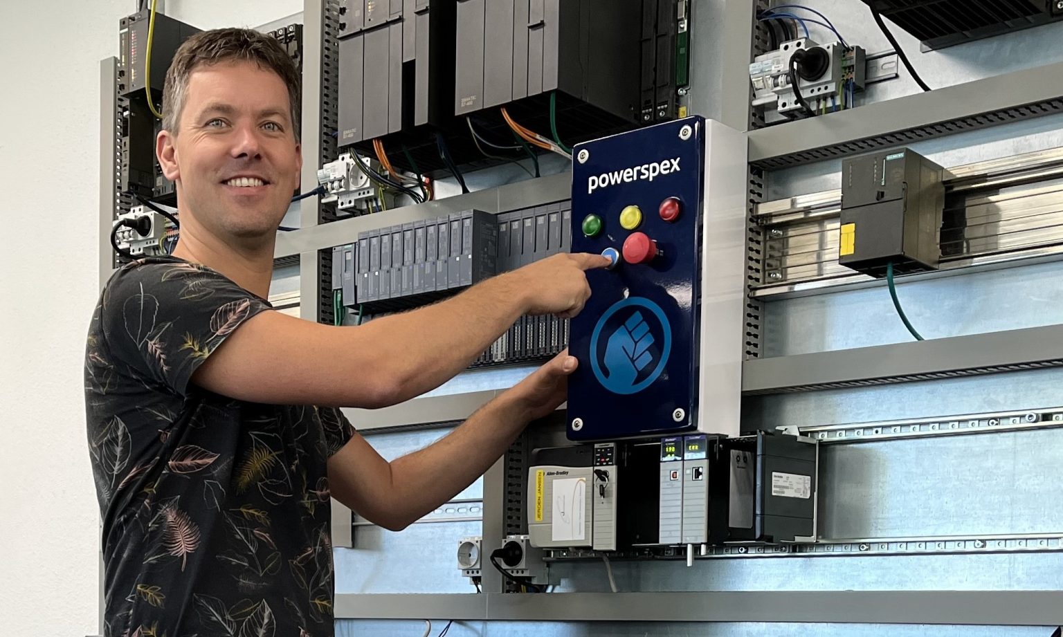 Aan de knoppen: Lars Arens - Powerspex