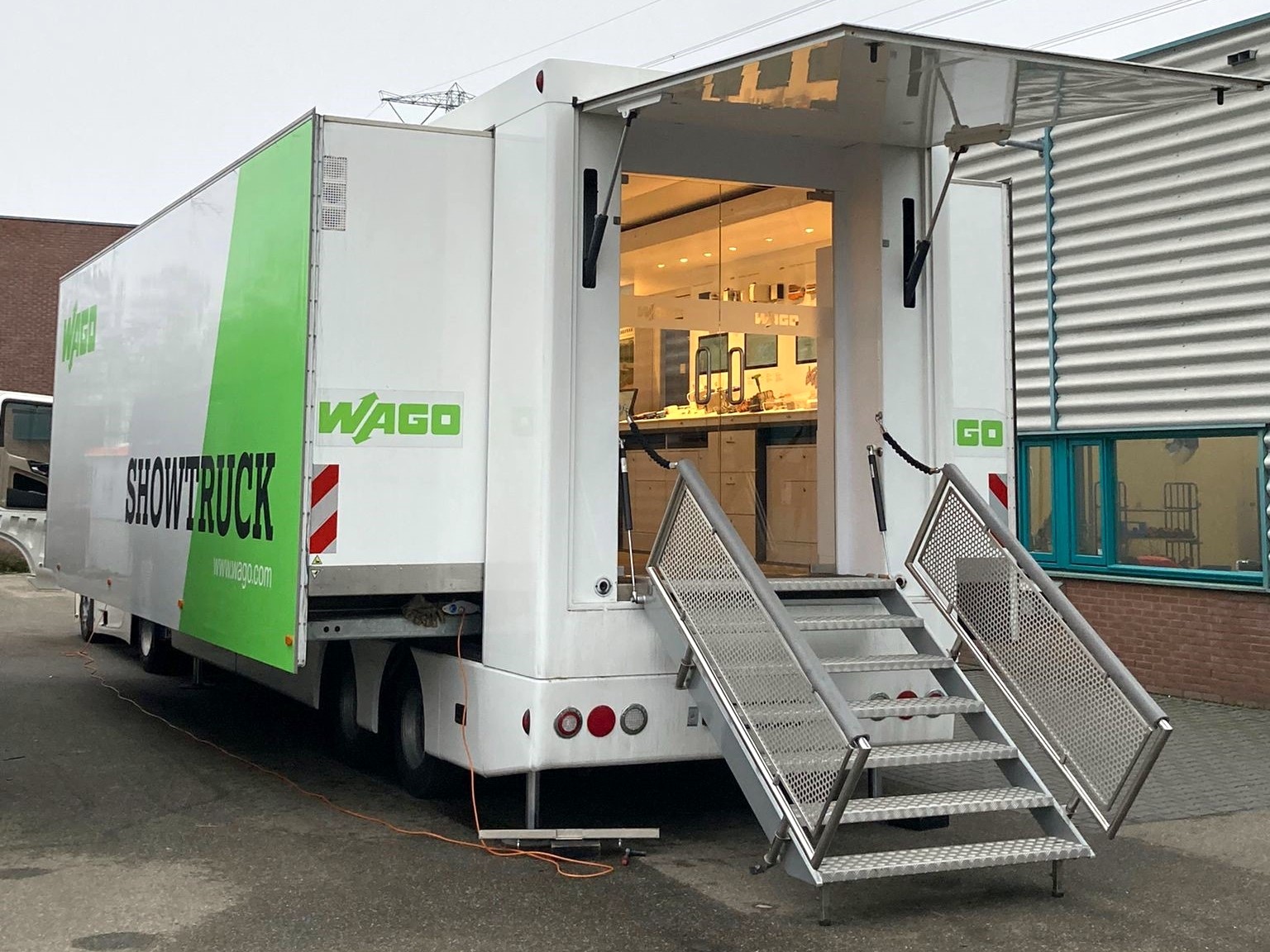 Showtruck WAGO bezoekt vestiging Hengelo - Powerspex